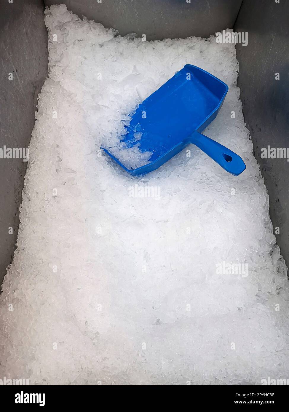 Bucket water scoop hi-res stock photography and images - Alamy