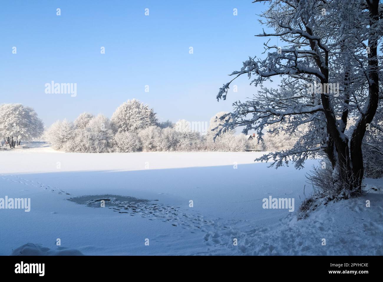 Is a lot of snow hi-res stock photography and images - Alamy