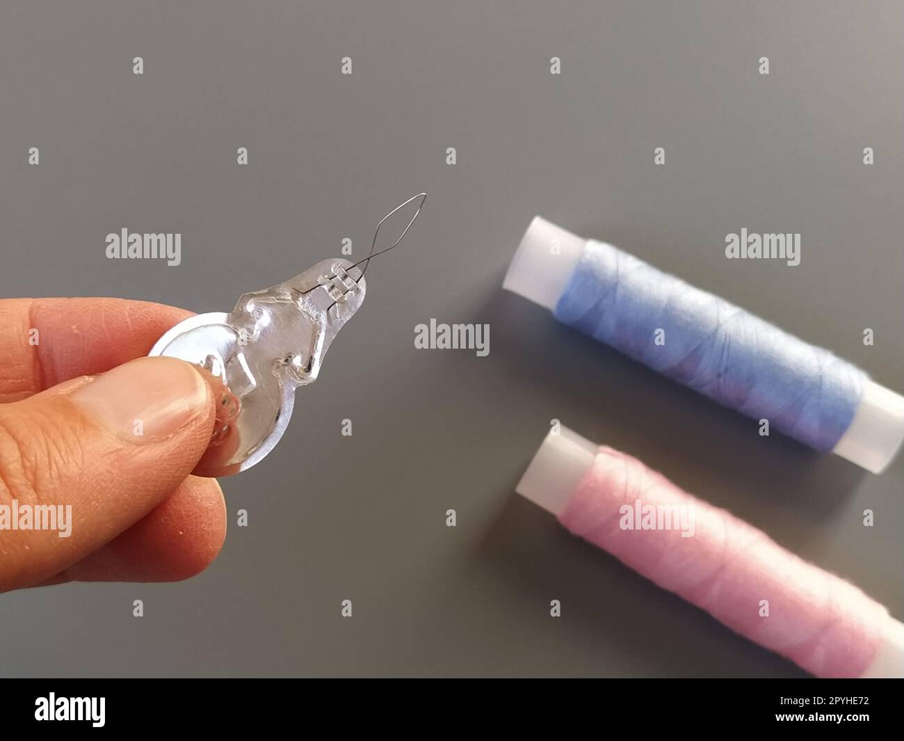 device for drawing the thread into the eye of the needle. Bobbins with ...