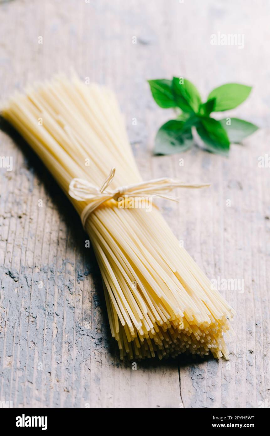 Basil rustic table hi-res stock photography and images - Alamy