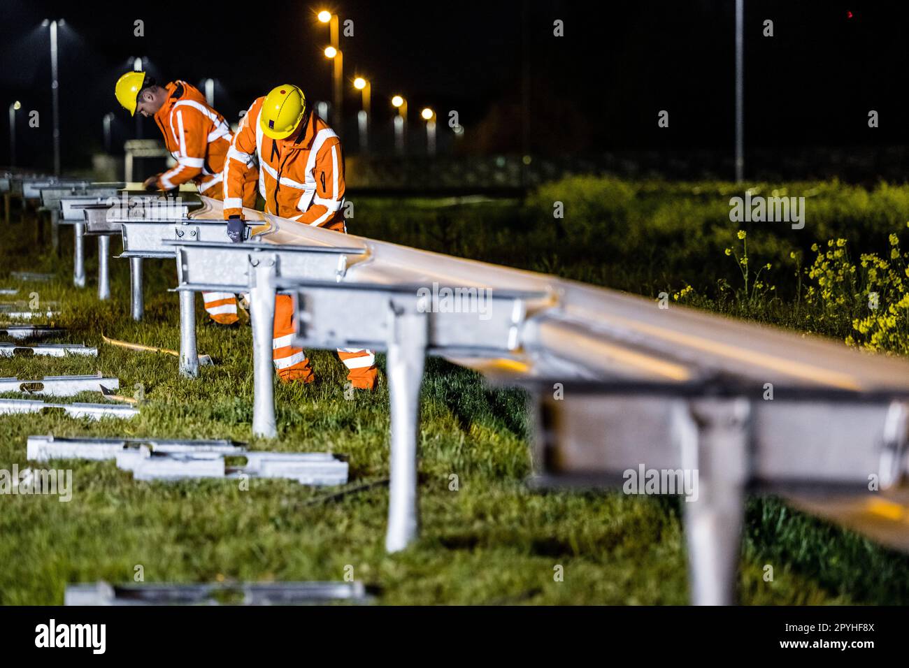 DEN BOSCH - A crash barrier will be placed at the Empel interchange ...