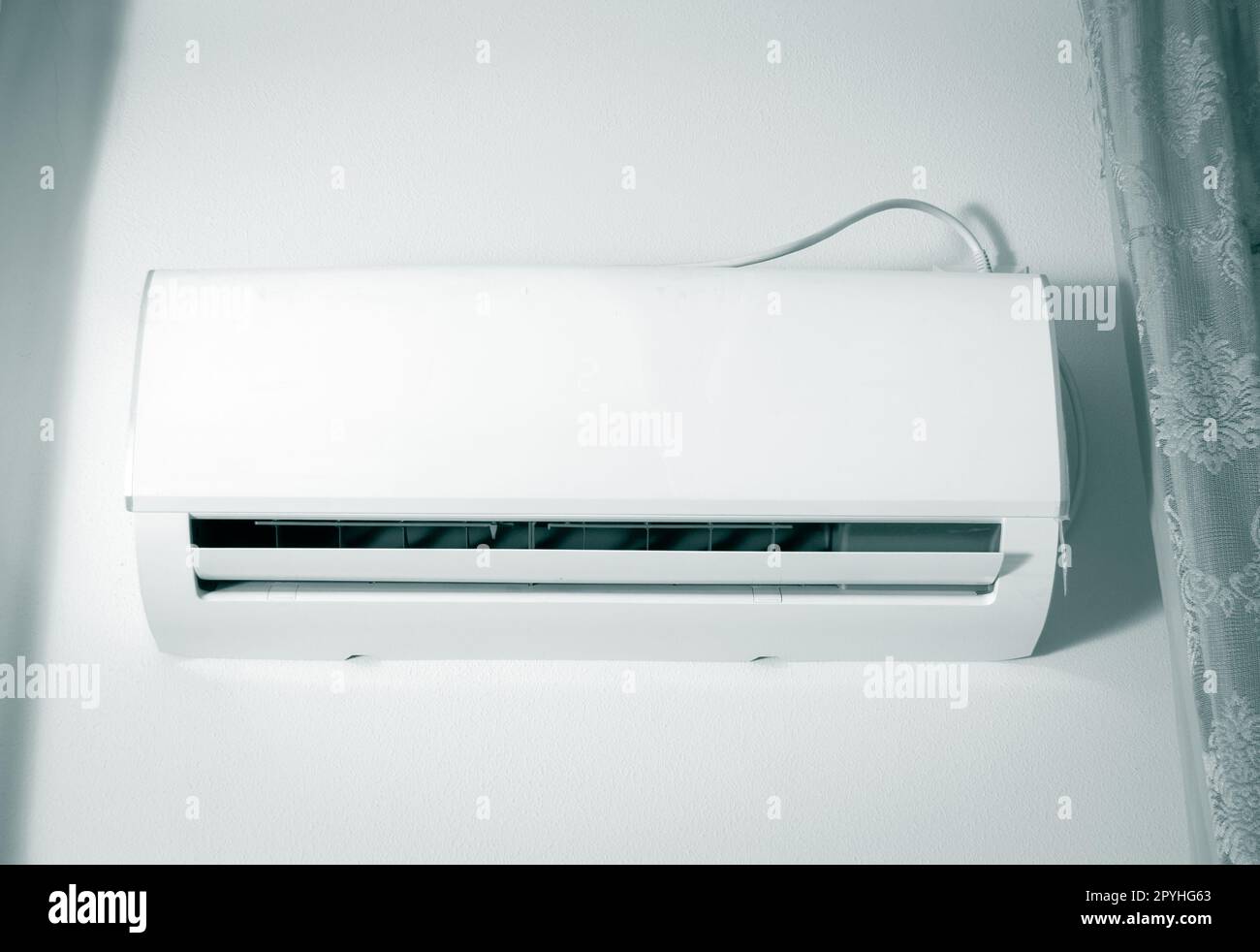 Air conditioning unit compressor hi-res stock photography and images ...