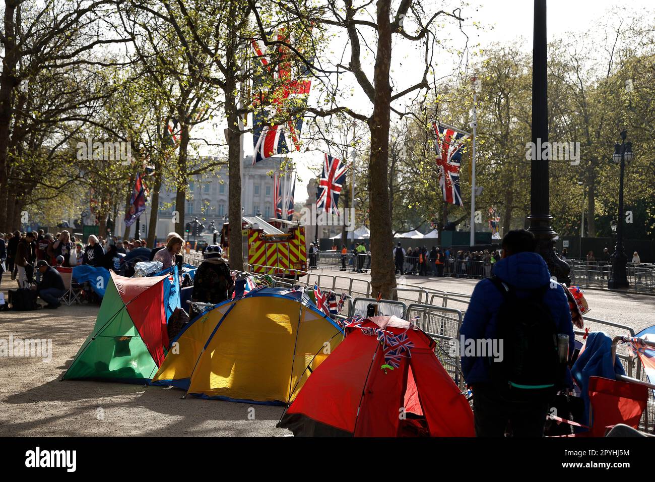 London England, 03/05/2023, People setup tents along the Mall ahead of ...