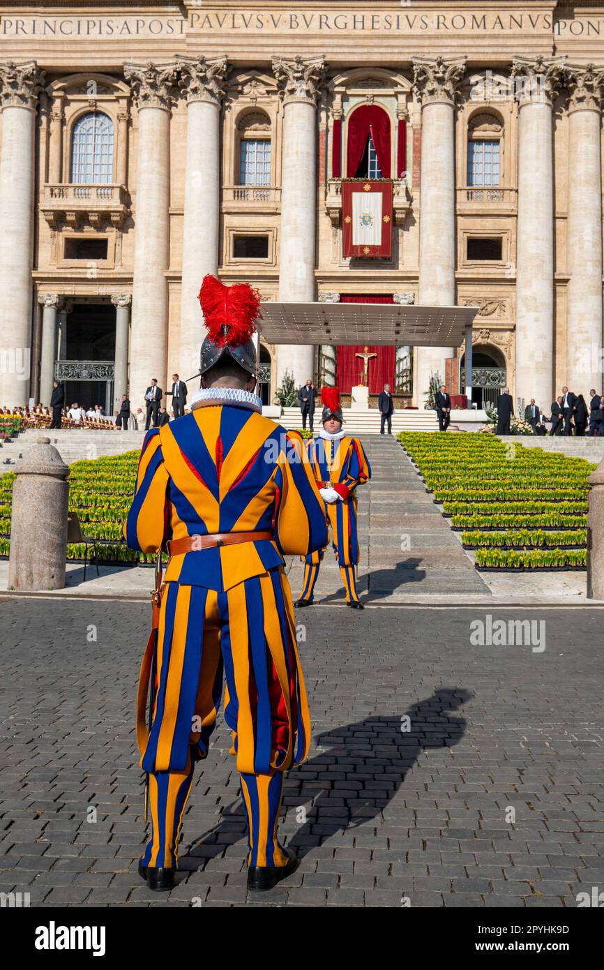Guard of Honor of the Pontifical Swiss Guard in St. Peter's Square on ...