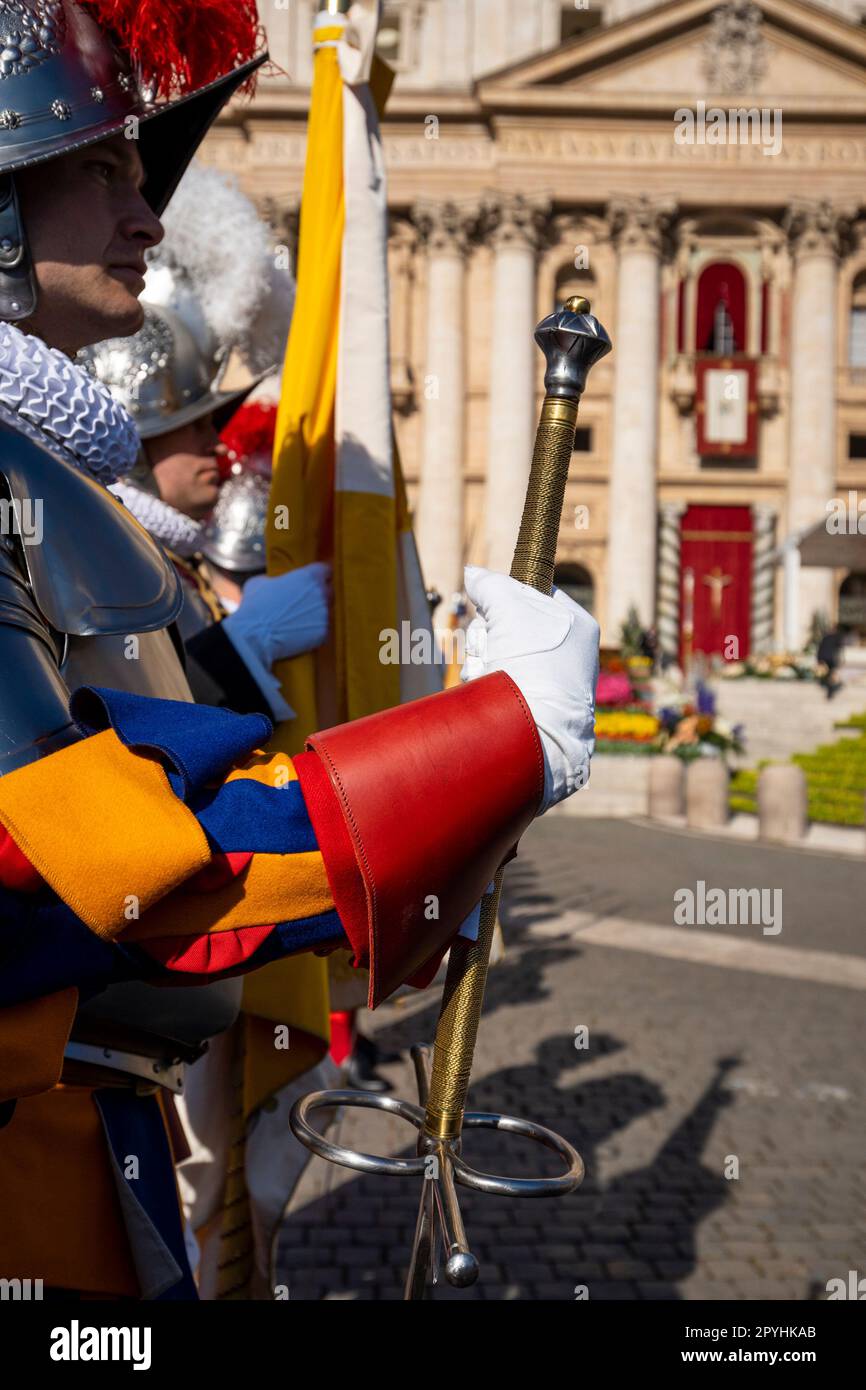 Guard of Honor of the Pontifical Swiss Guard in St. Peter's Square on ...