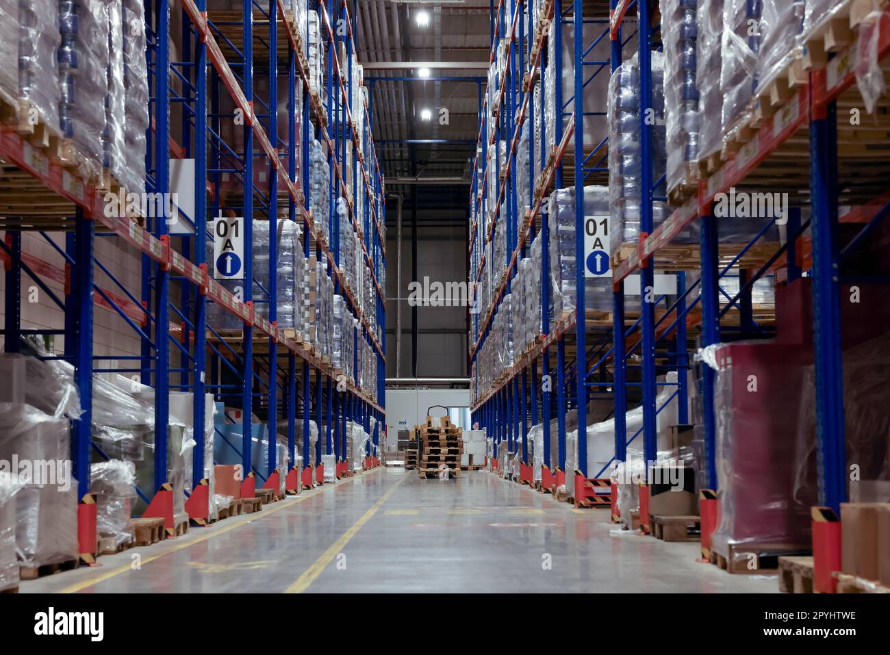 Warehouse full cargo pallet racks hi-res stock photography and images ...