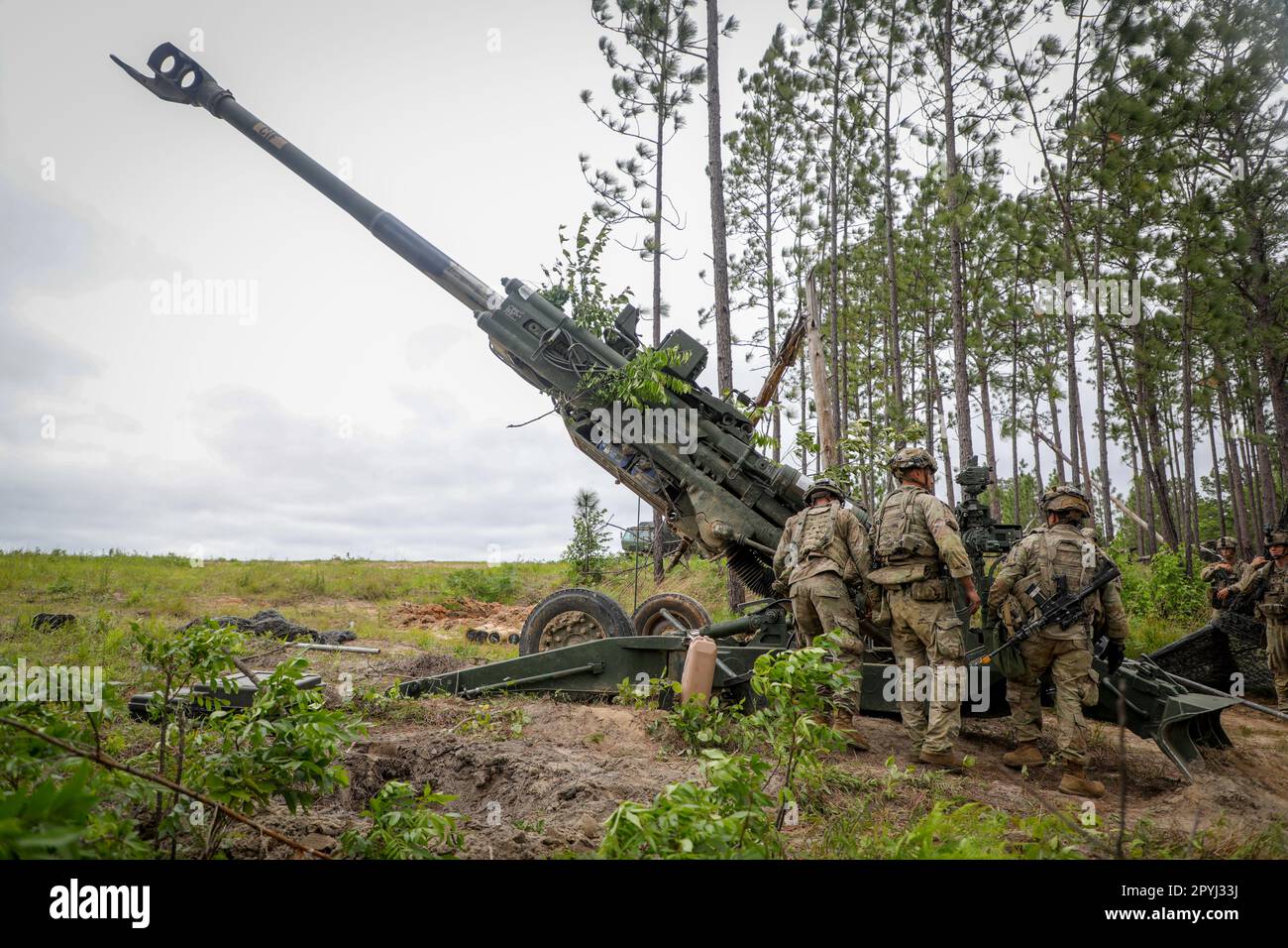 Paratroopers assigned to 1st Battalion, 319th Airborne Field Artillery ...