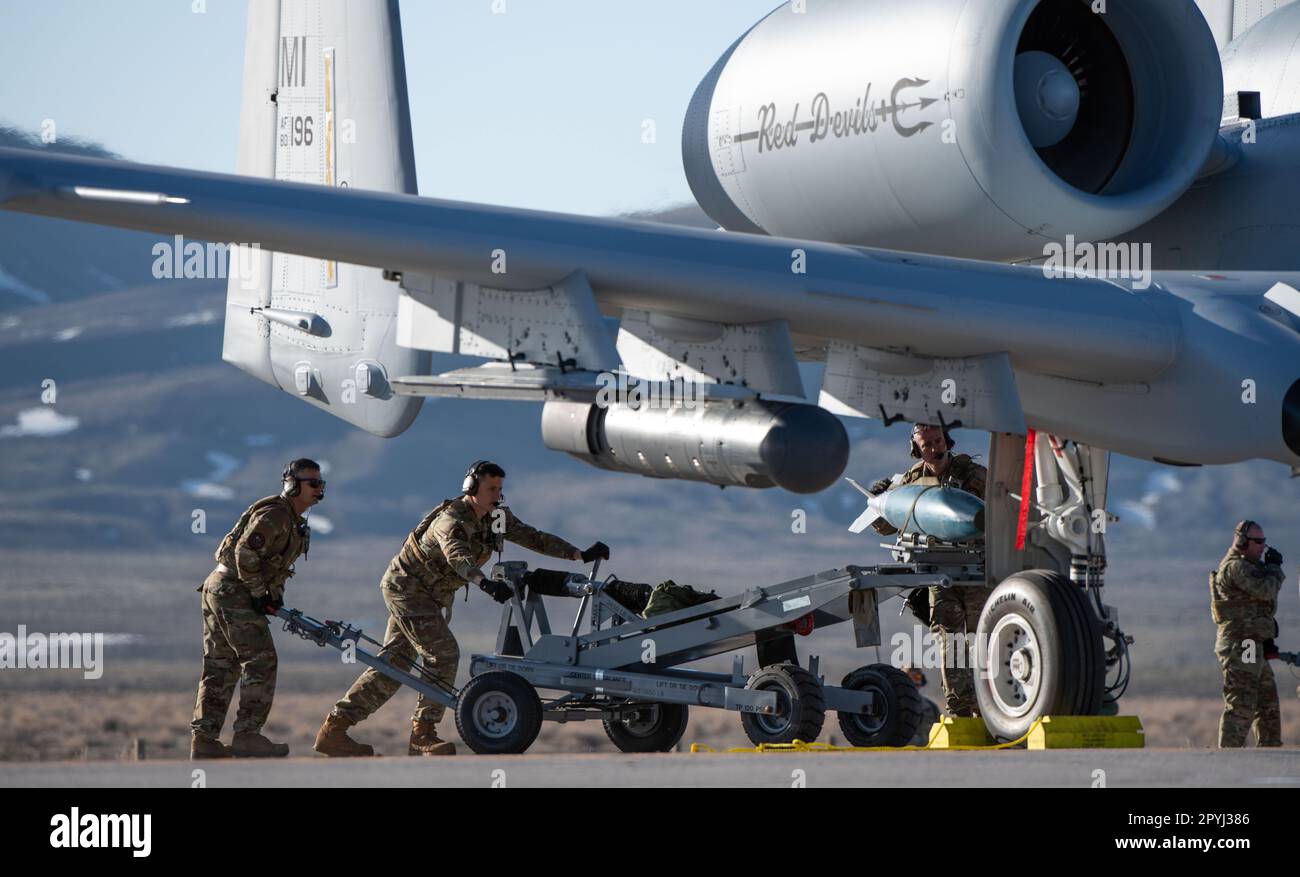 Airmen with the 127th Wing conduct an Integrated Combat Turn (ICT ...