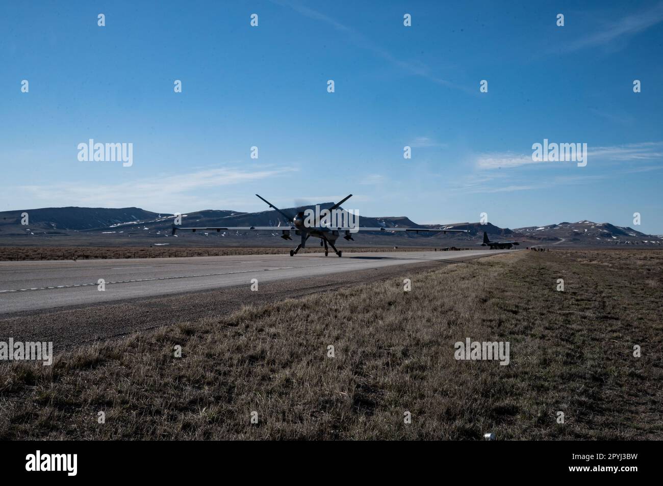 An MQ-9 Reaper lands on Highway 287 during Exercise Agile Chariot ...