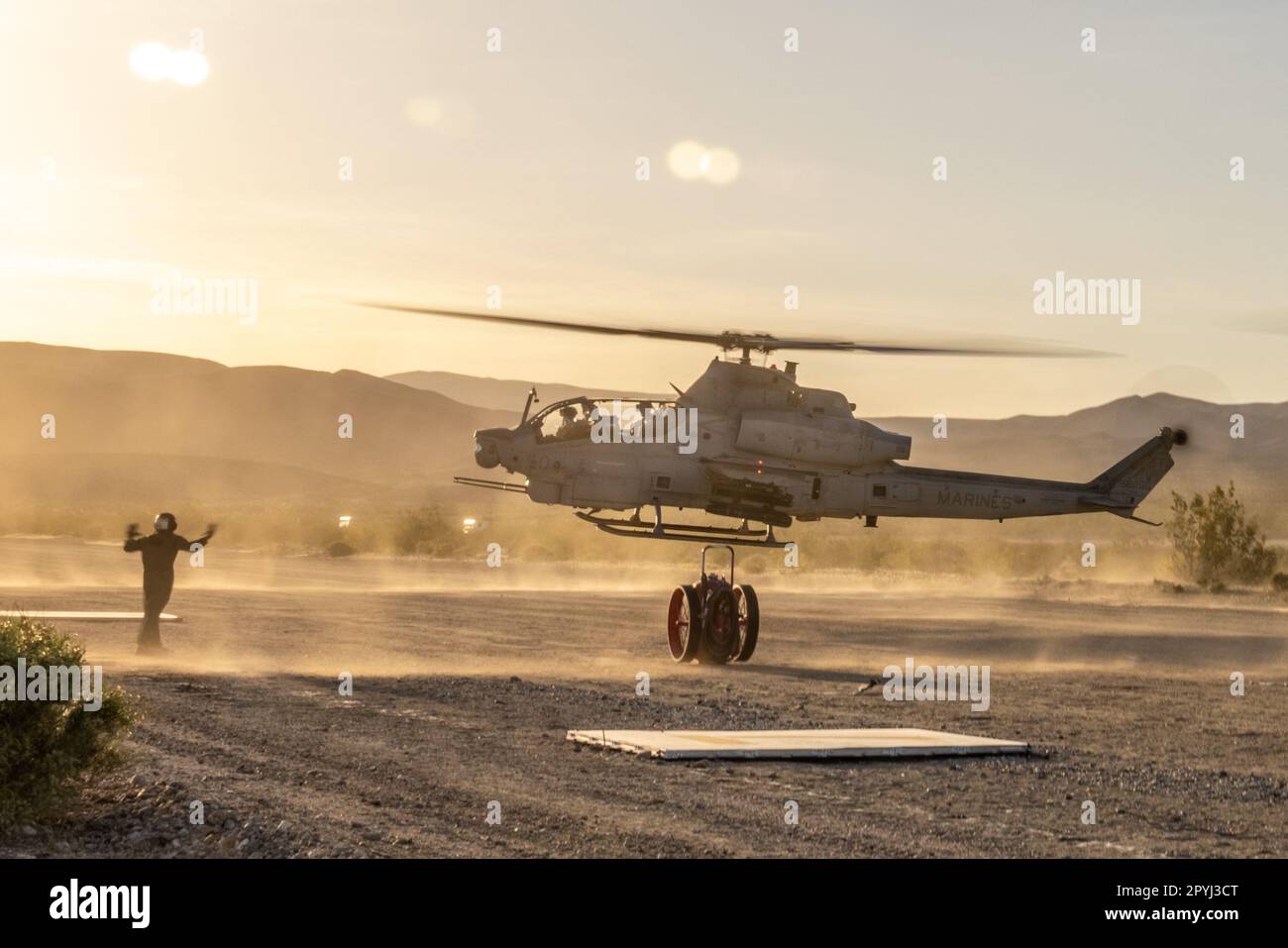 Marine corps direct fire support hi-res stock photography and images ...