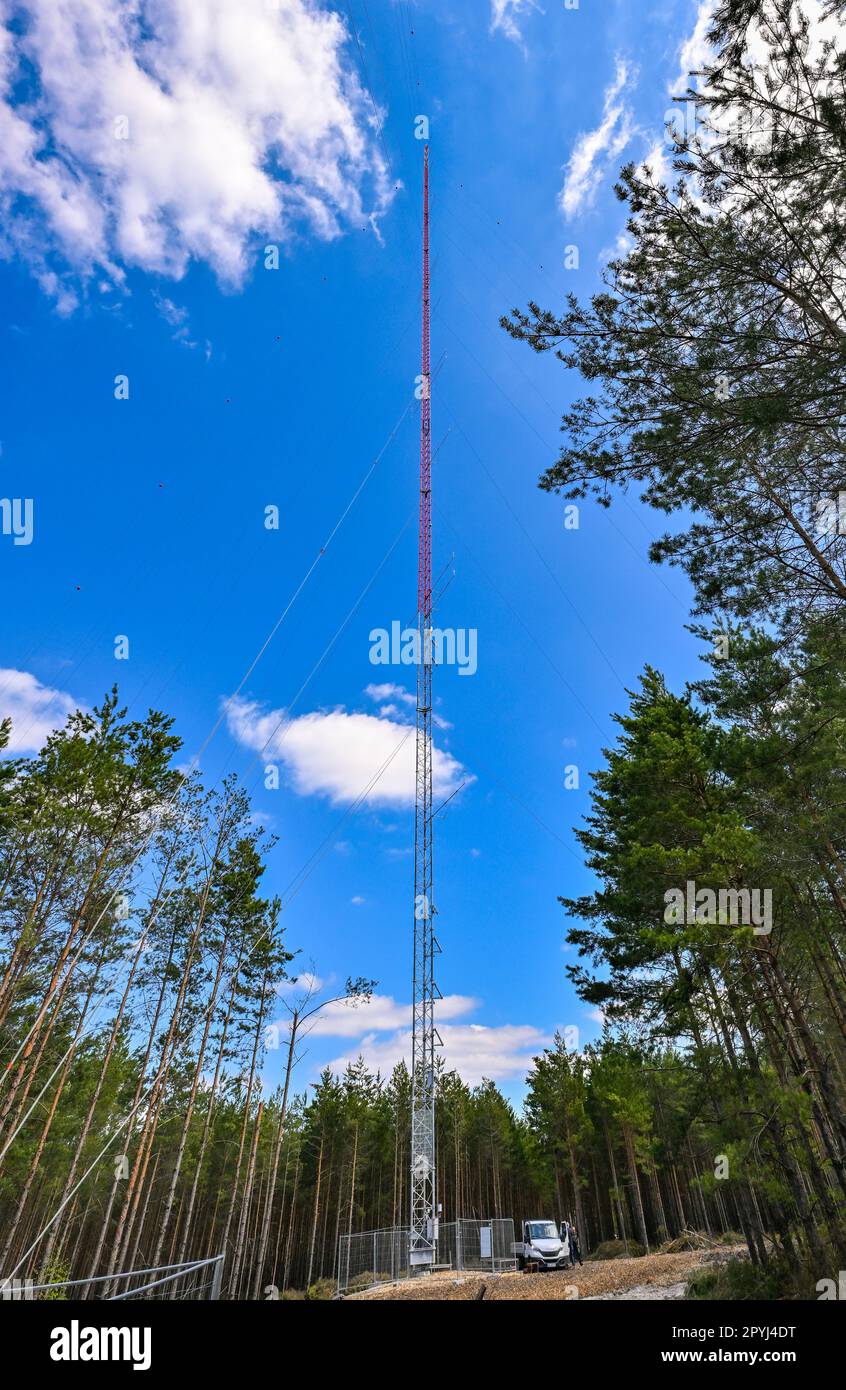 PRODUCTION - 03 May 2023, Brandenburg, Klettwitz: The 300 meter high ...