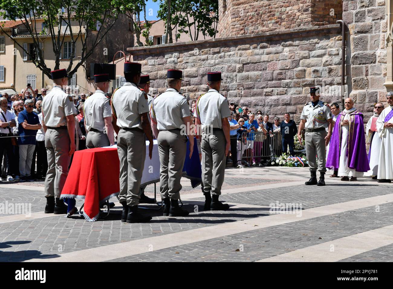 Frejus, France. 03rd May, 2023. Soldiers carry the coffin in front of ...