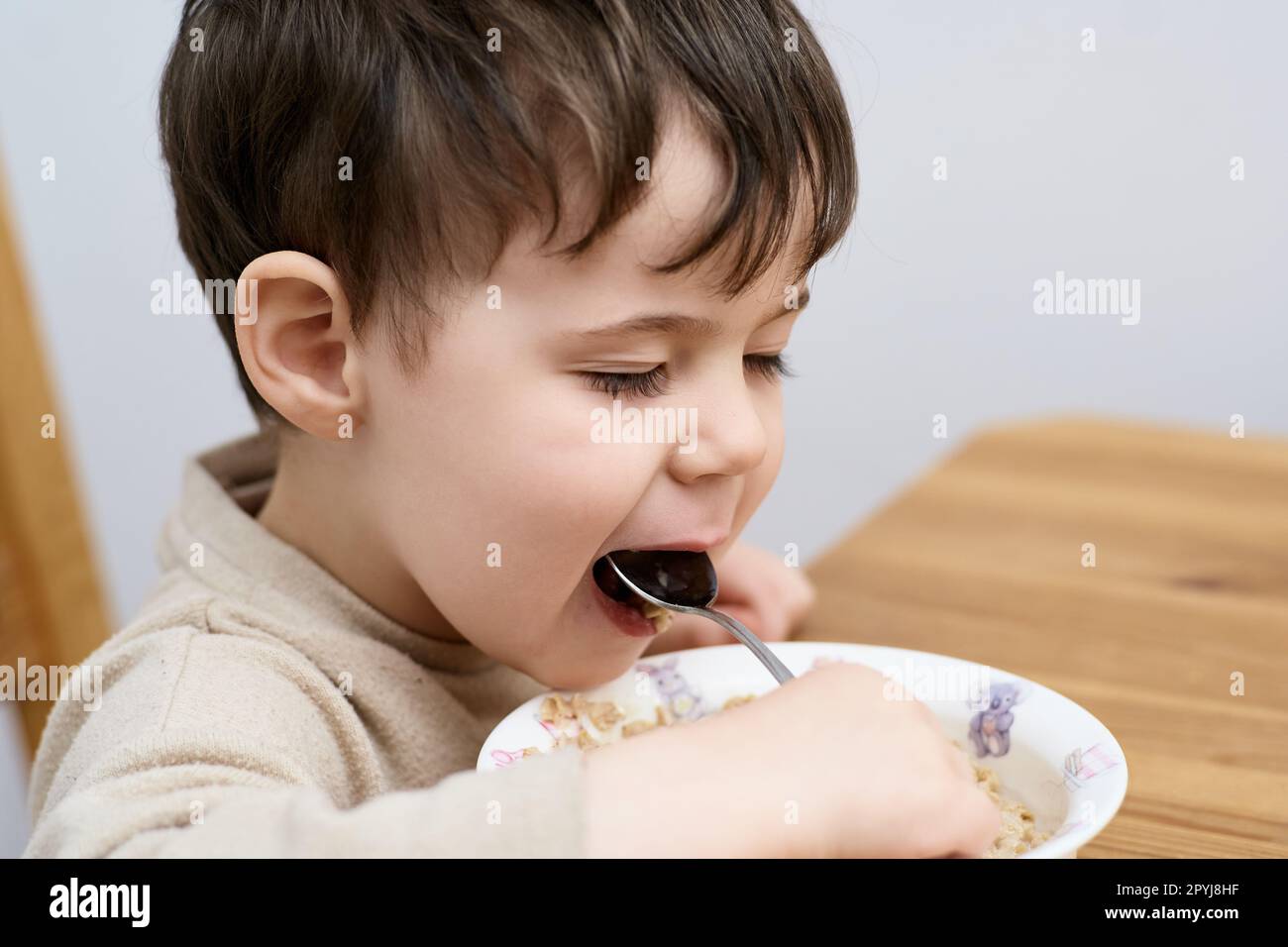 Baby boy eating oatmeal hi-res stock photography and images - Alamy