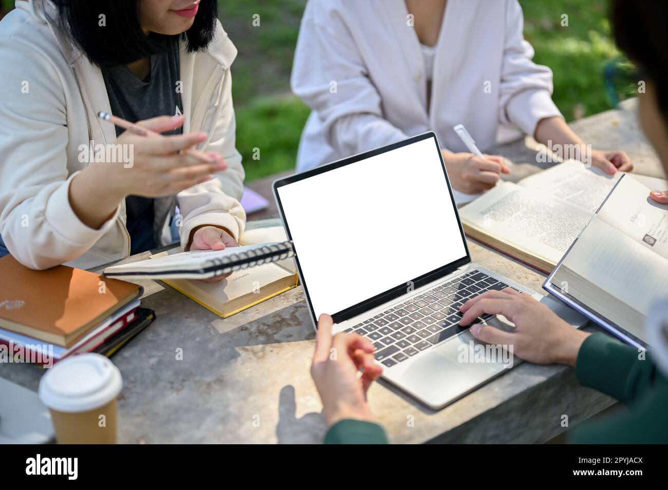 Classmates project outside laptop hi-res stock photography and images ...