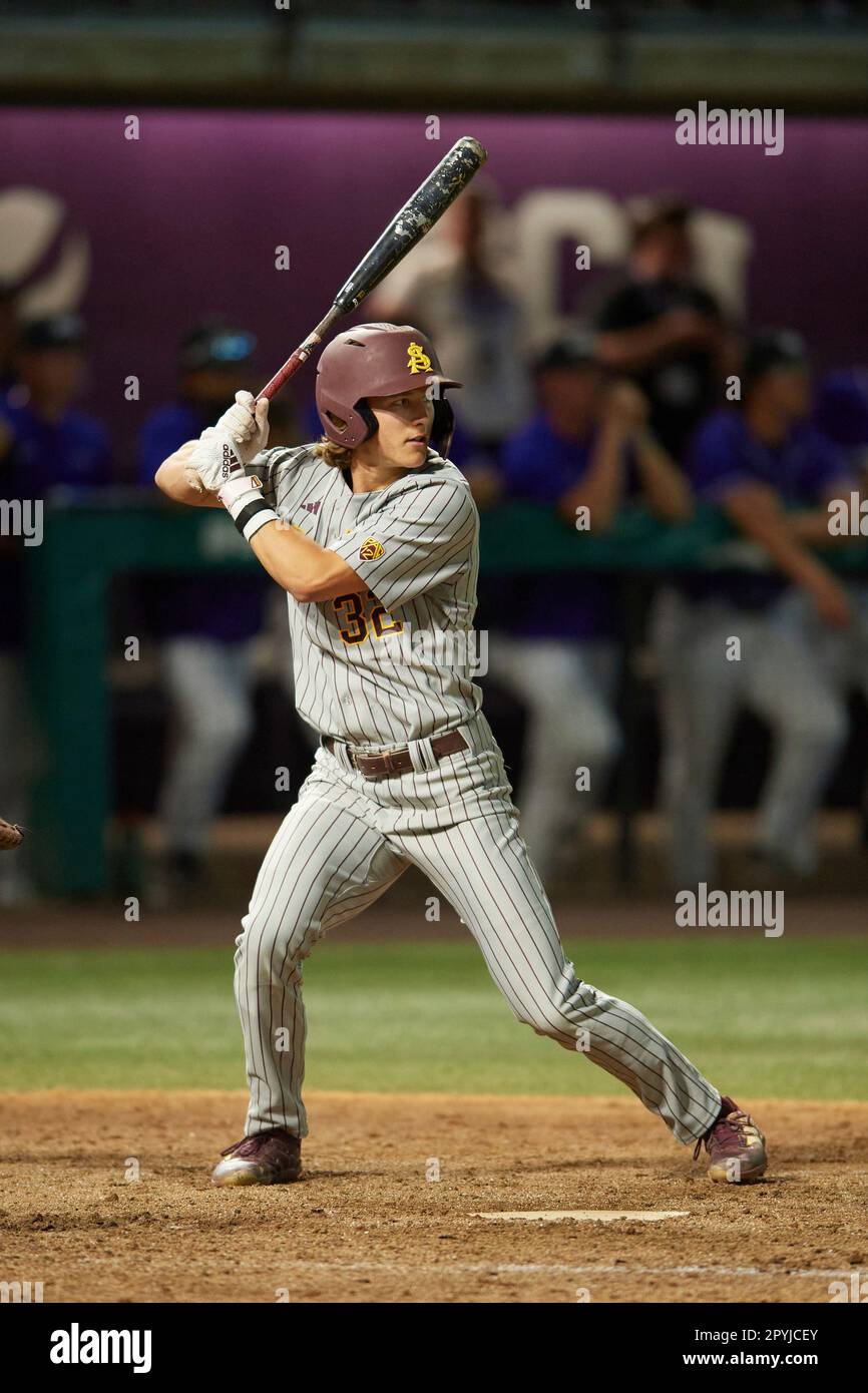Luke Keaschall (32) of the Arizona State Sun Devils during a game ...