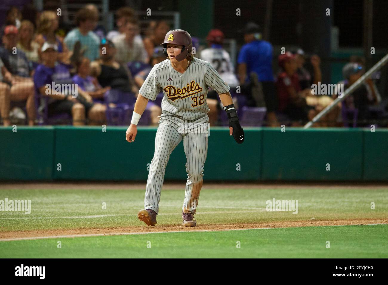 Luke Keaschall (32) of the Arizona State Sun Devils during a game ...