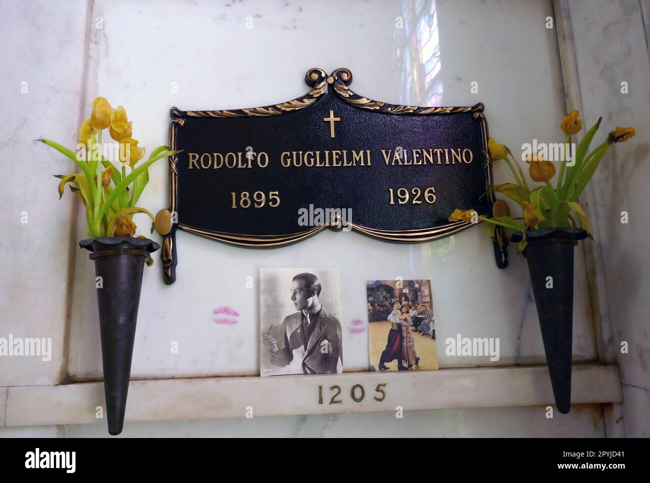 Rudolph Valentino Grave