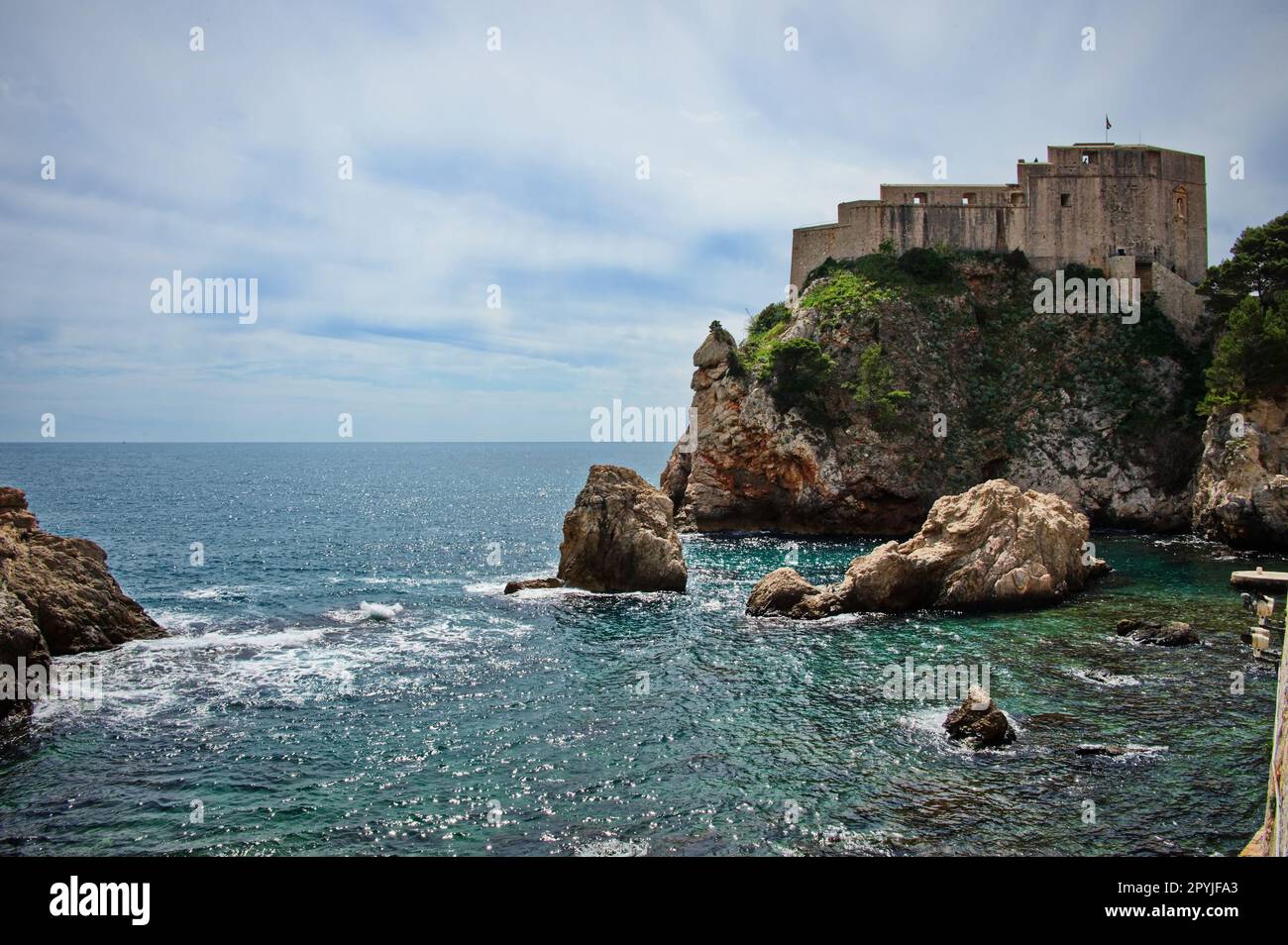 Fortress on the rock hi-res stock photography and images - Alamy
