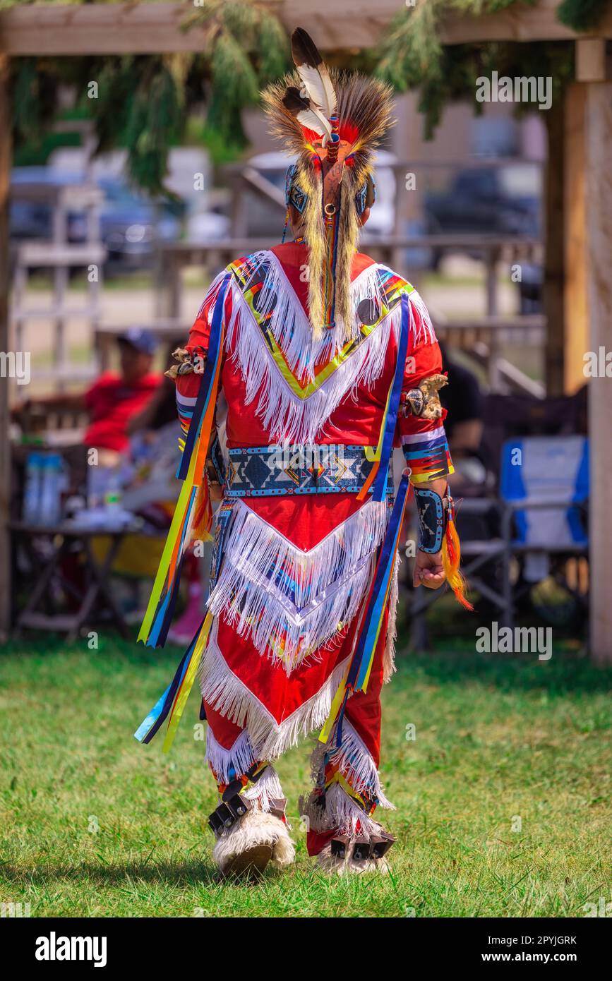 Native american dance competition dancer hi-res stock photography and ...