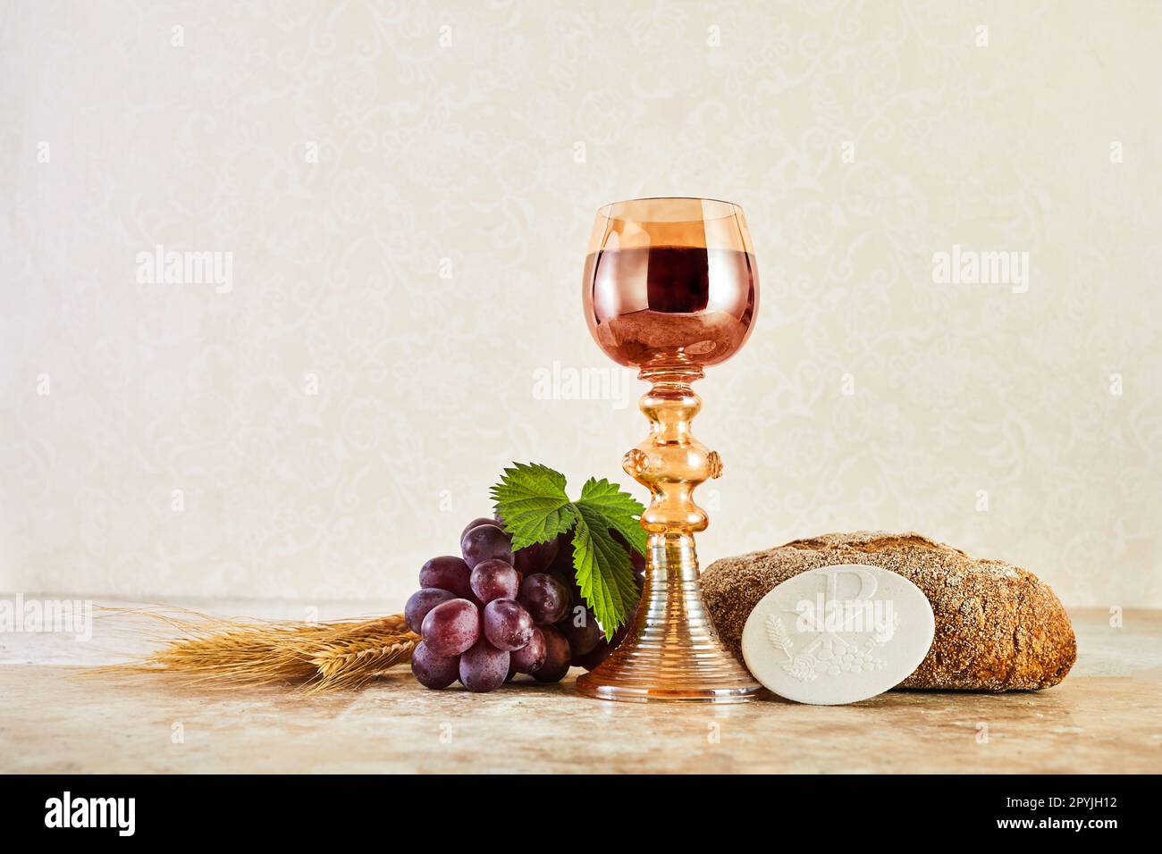 Jesus blood chalice hi-res stock photography and images - Alamy