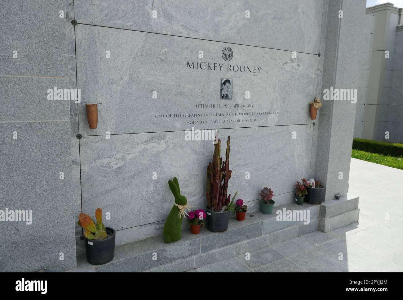 Los Angeles, California, USA 1st May 2023 Actor Mickey Rooney Grave at ...