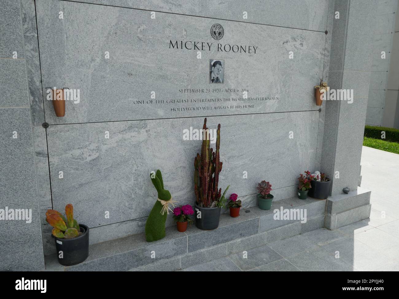 Los Angeles, California, USA 1st May 2023 Actor Mickey Rooney Grave at ...