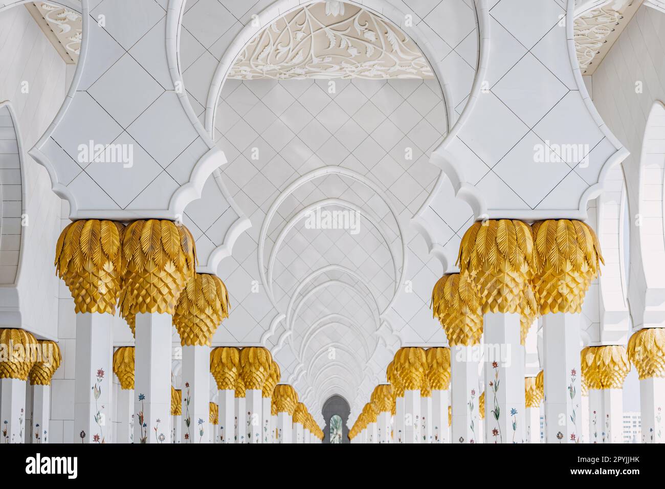 The architectural arches in Sheikh Zayed Grand Mosque embody the ...