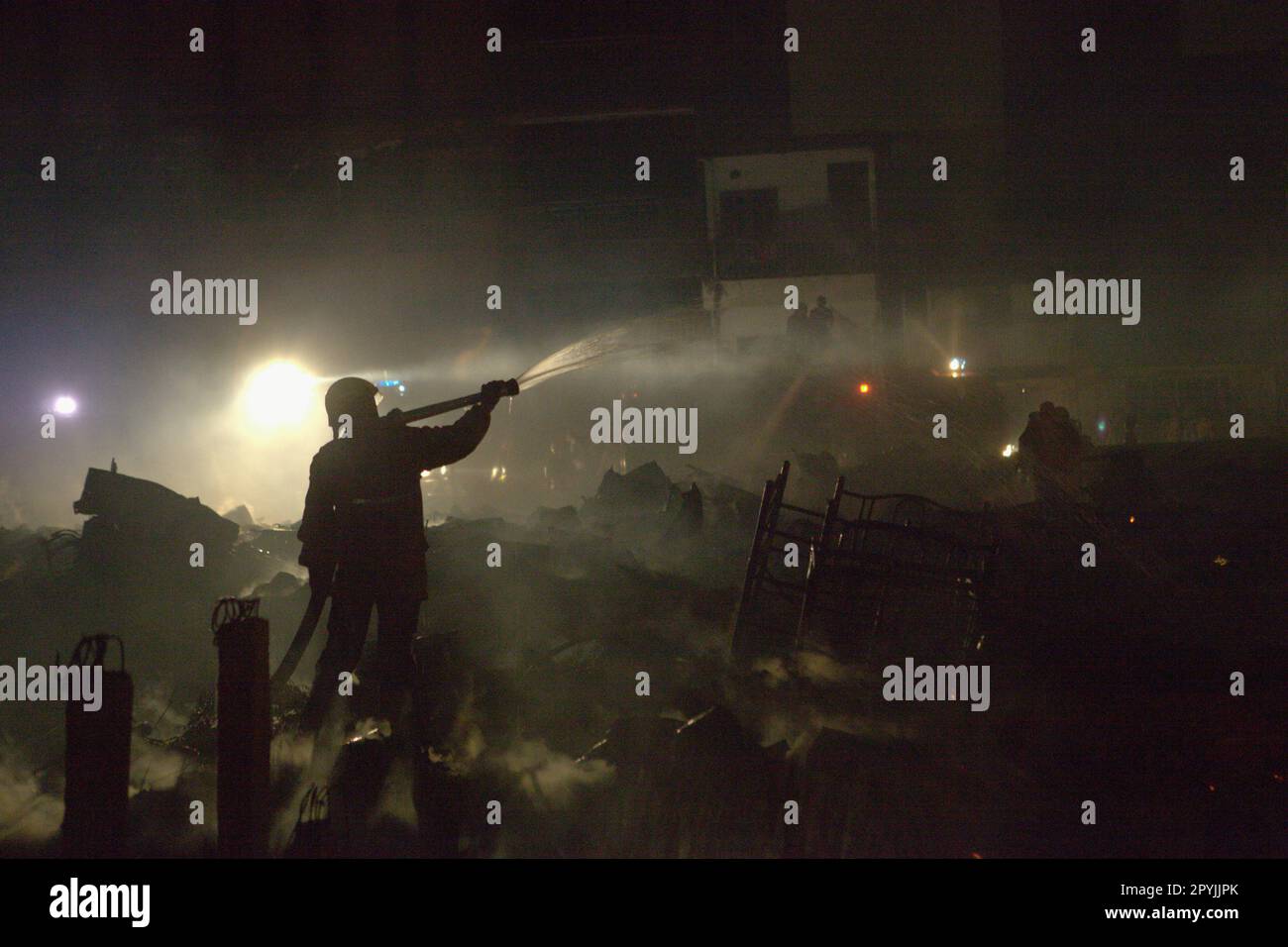 Firefighting cooling phase hi-res stock photography and images - Alamy