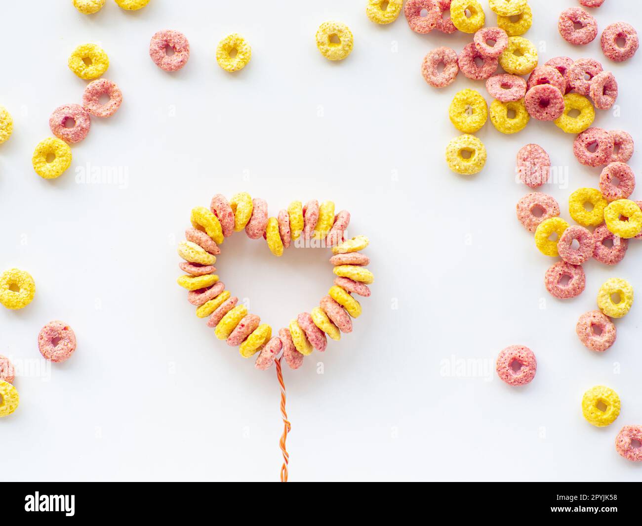 Edible DIY cupcake topper in hearts for Valentine's Day. DIY for kids ...
