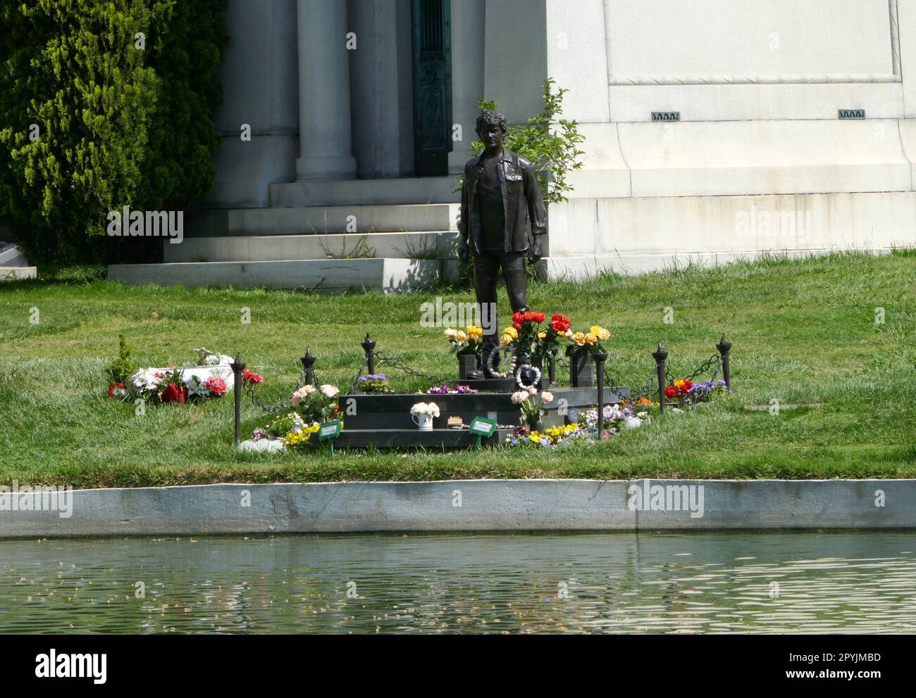 Anton yelchin grave hi-res stock photography and images - Alamy
