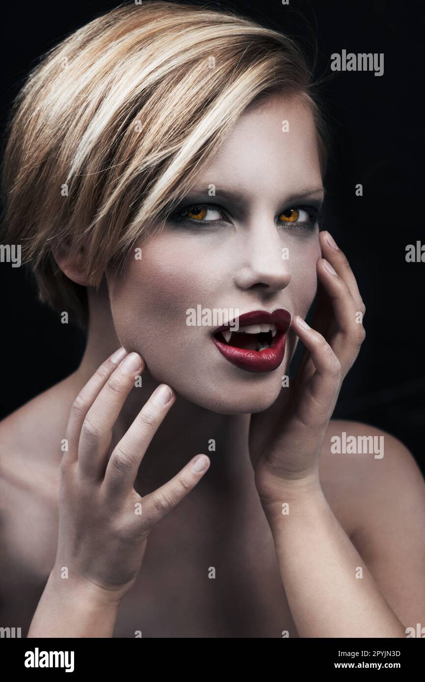 Female vampire hi-res stock photography and images - Alamy