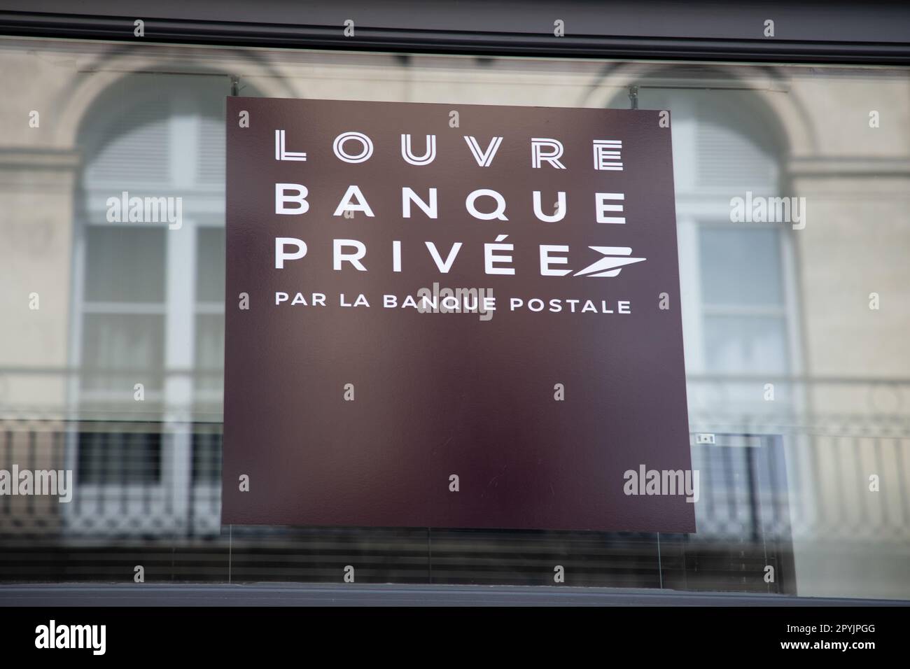 lyon , Aura France - 05 01 2023 : Louvre banque privee by La Banque ...