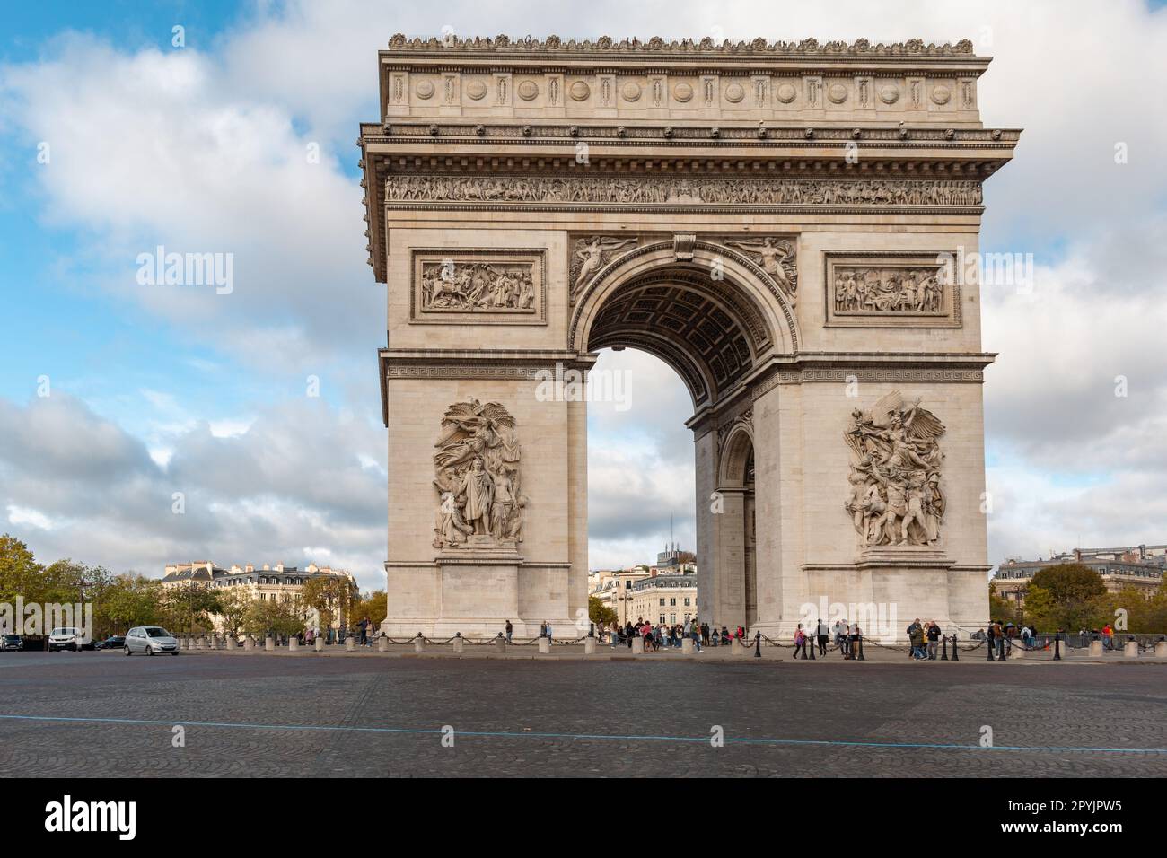 A fall day at the Arc de Triomphe de l'Étoile Stock Photo - Alamy