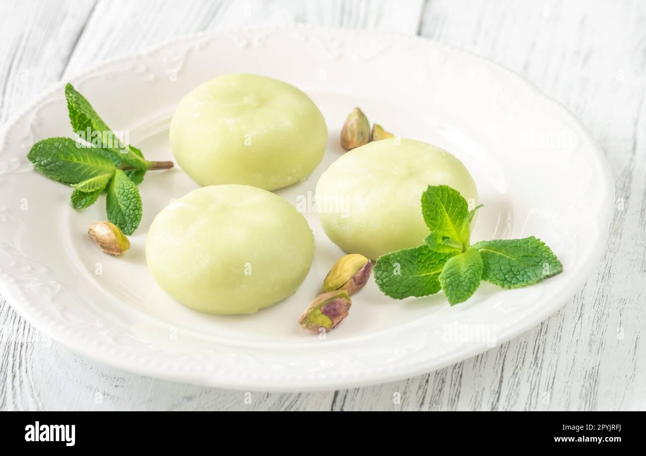 Japanese rice cake hi-res stock photography and images - Alamy