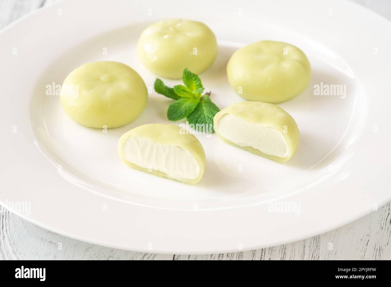 Mochi - Japanese rice cake Stock Photo - Alamy