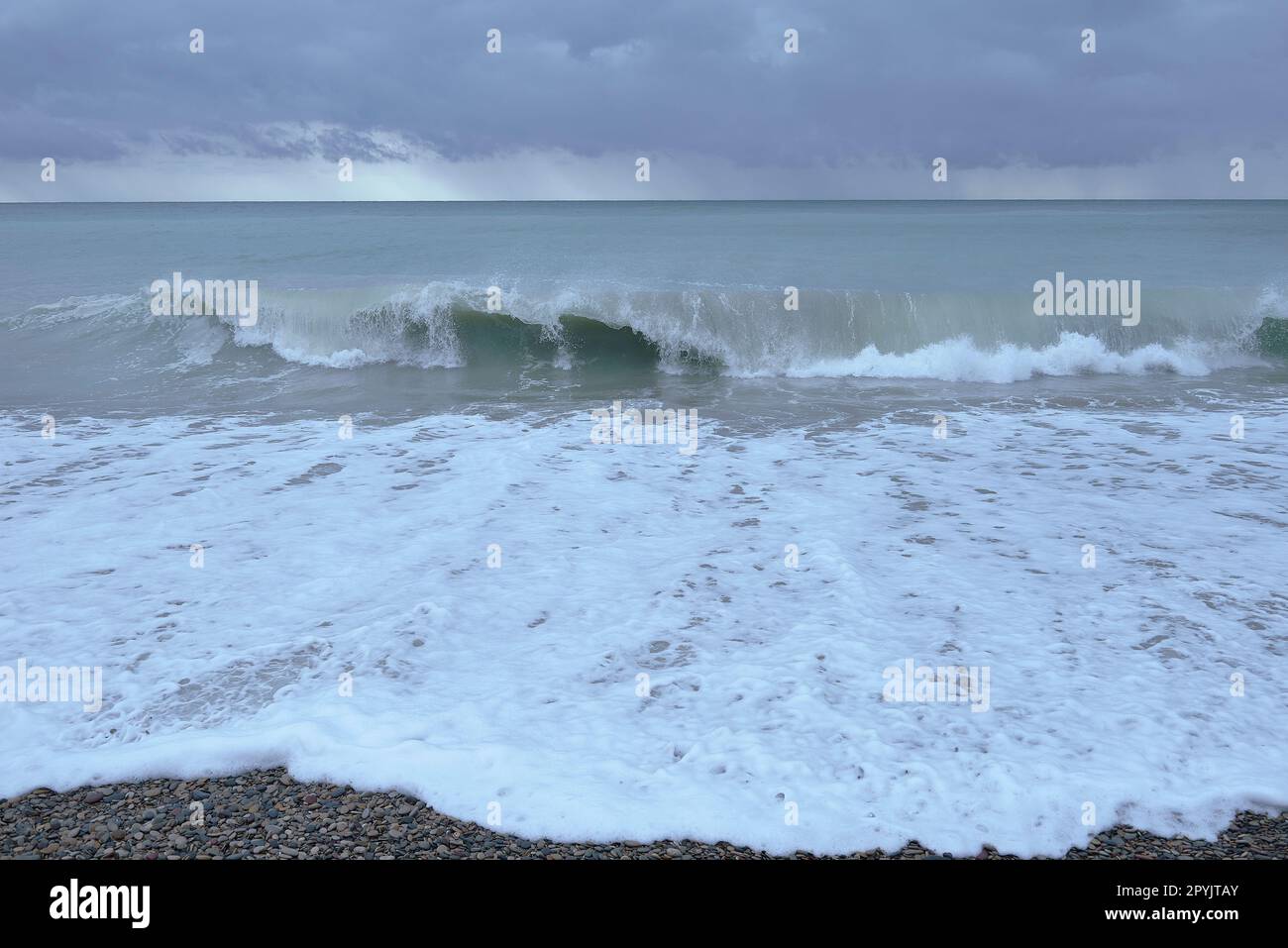 Small breaking waves hi-res stock photography and images - Alamy