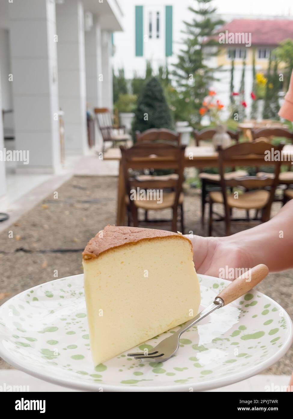 Chilled cheesecake hi-res stock photography and images - Alamy