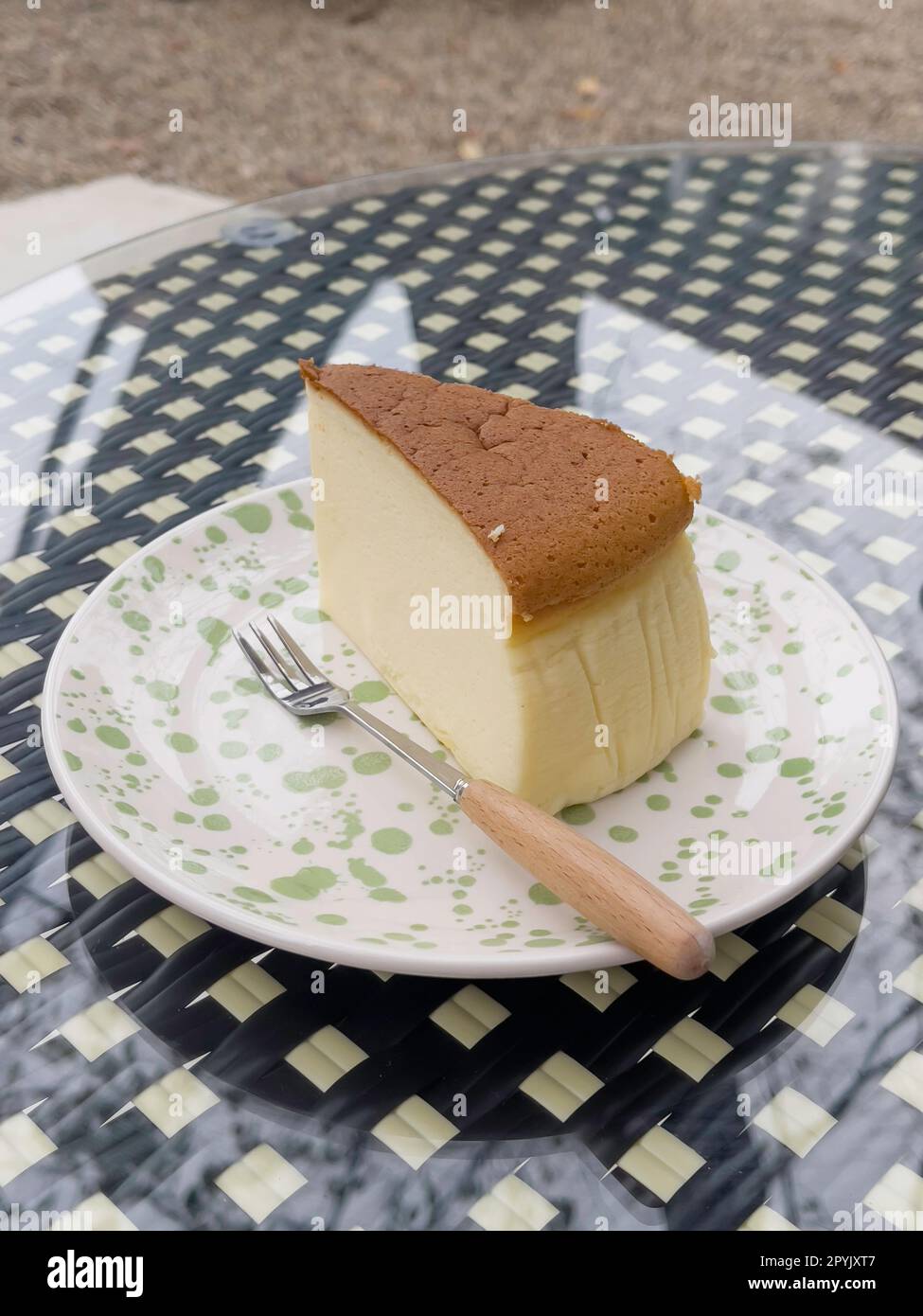 Chilled cheesecake hi-res stock photography and images - Alamy