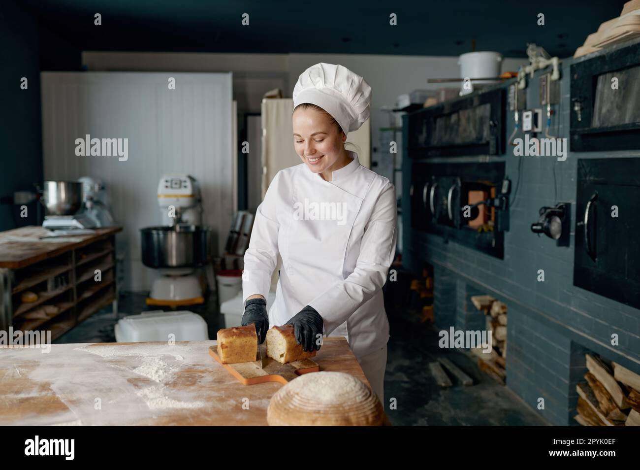 Holding fresh bread hi-res stock photography and images - Alamy