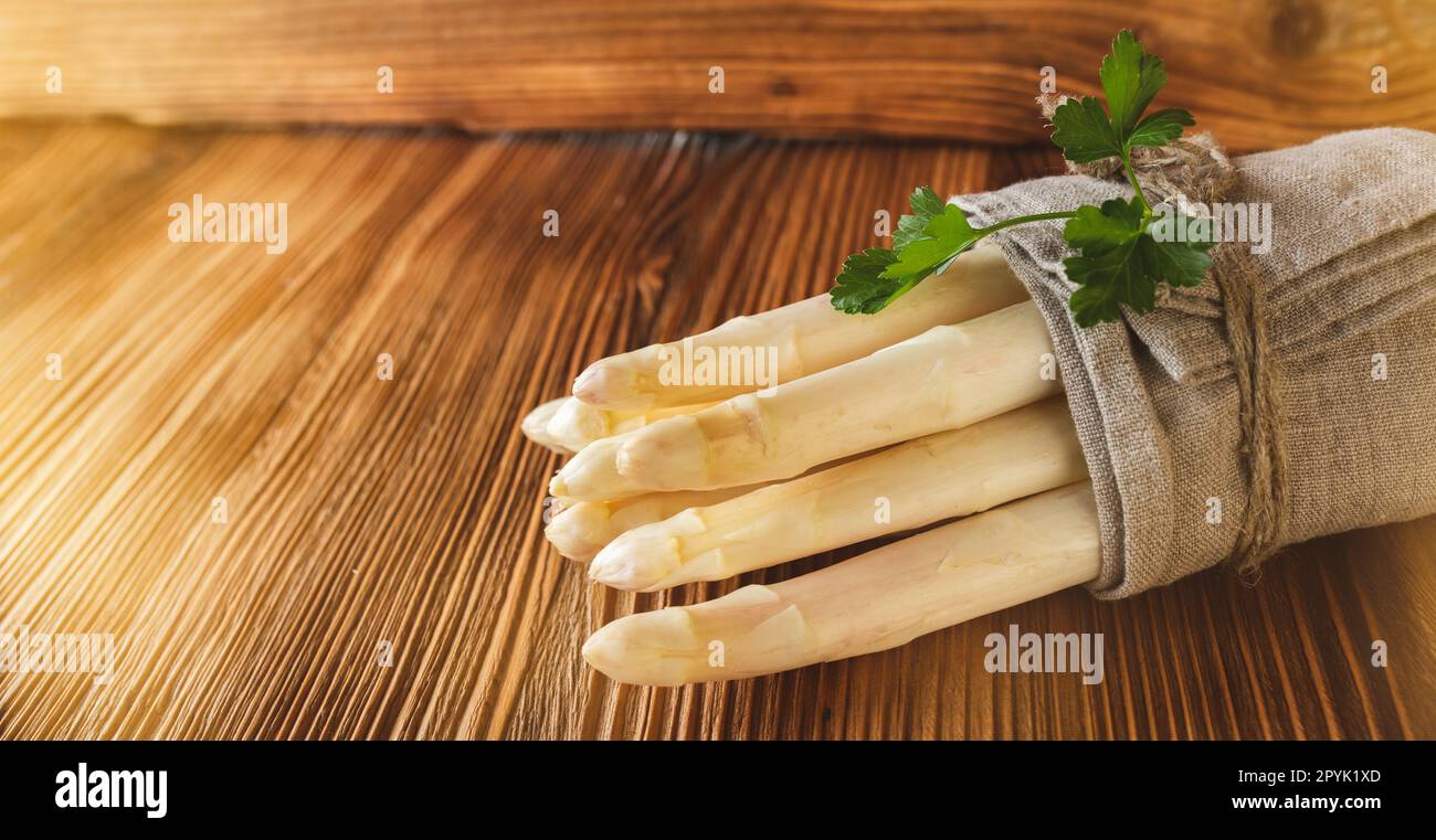 Seasonal fresh white asparagus Stock Photo - Alamy