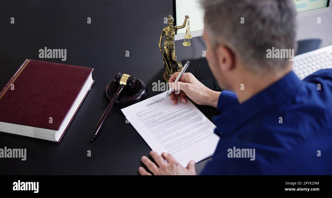 Trial lawyer hi-res stock photography and images - Alamy