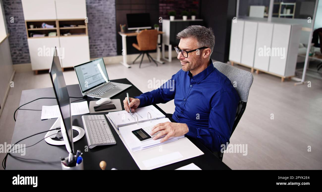 Bank desk advisor hi-res stock photography and images - Alamy