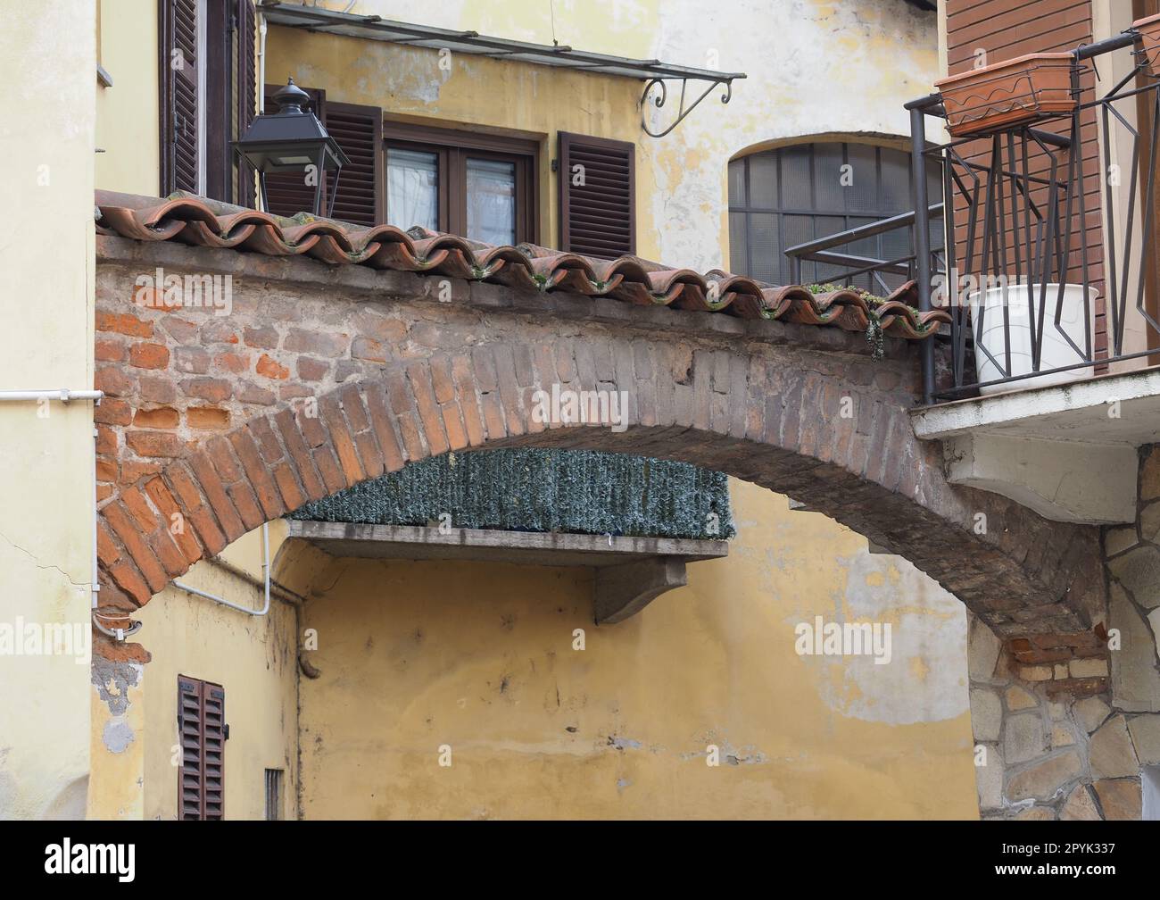 ancient brick arch Stock Photo - Alamy