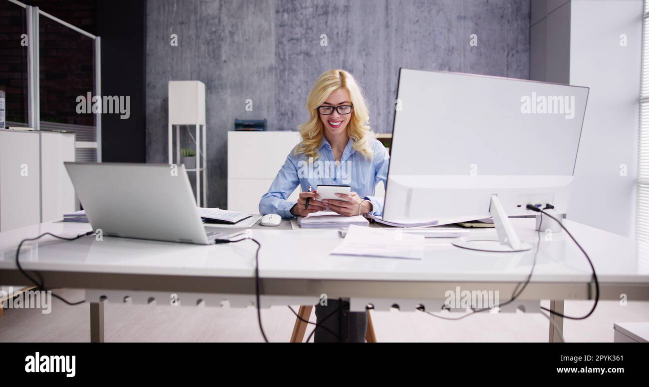 Accounting Bookkeeper Clerk Woman. Bank Advisor Stock Photo - Alamy