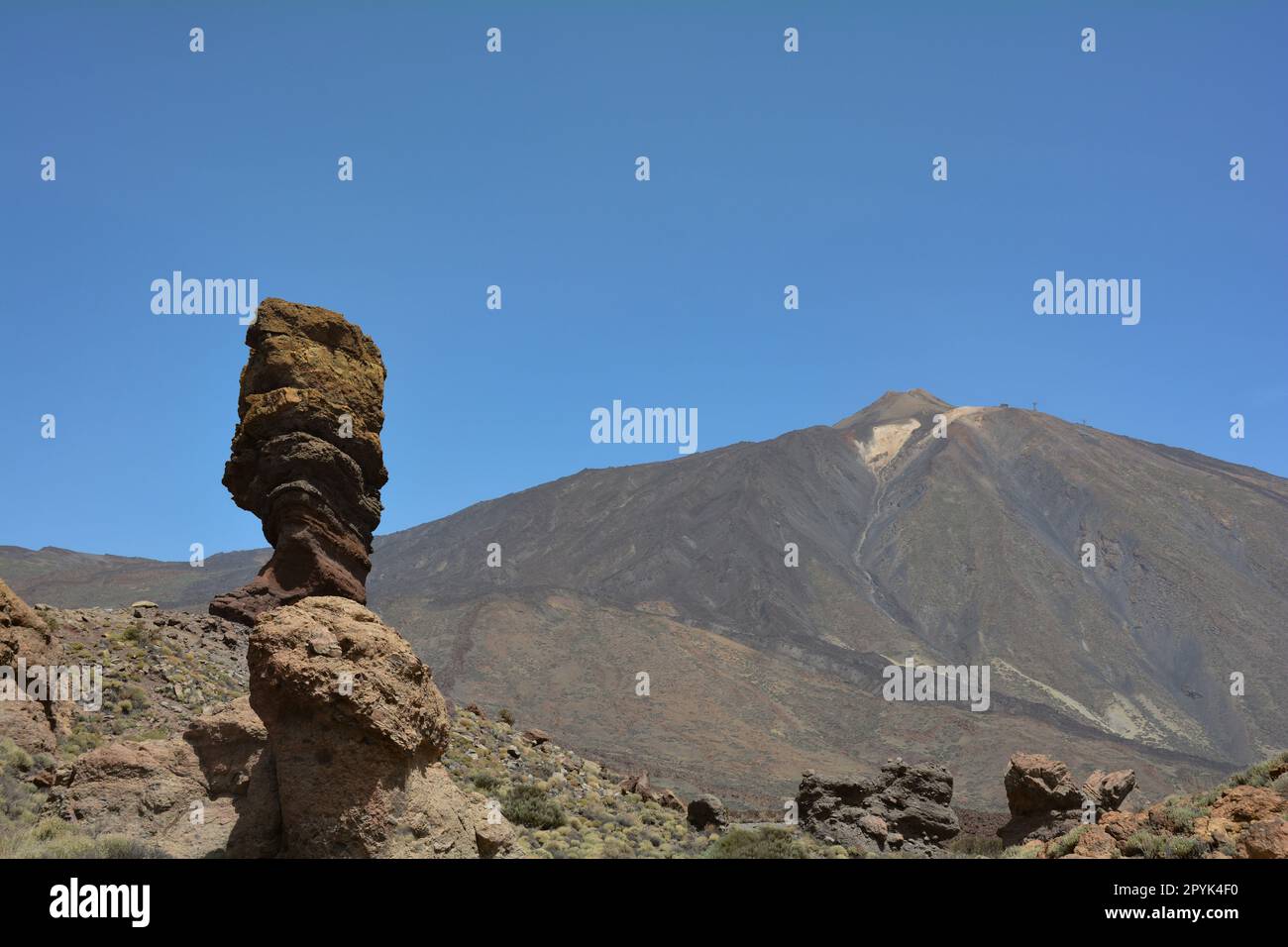 Roque Cinchado rocks in the national park overlooking Mount Teide Stock ...