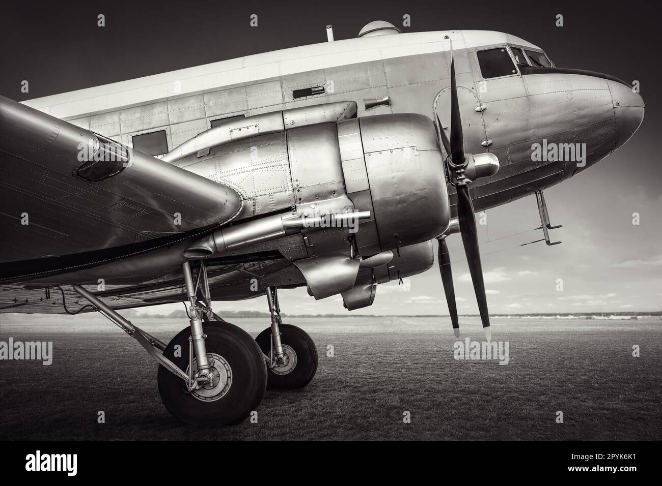 Side view airplane aviation hi-res stock photography and images - Alamy