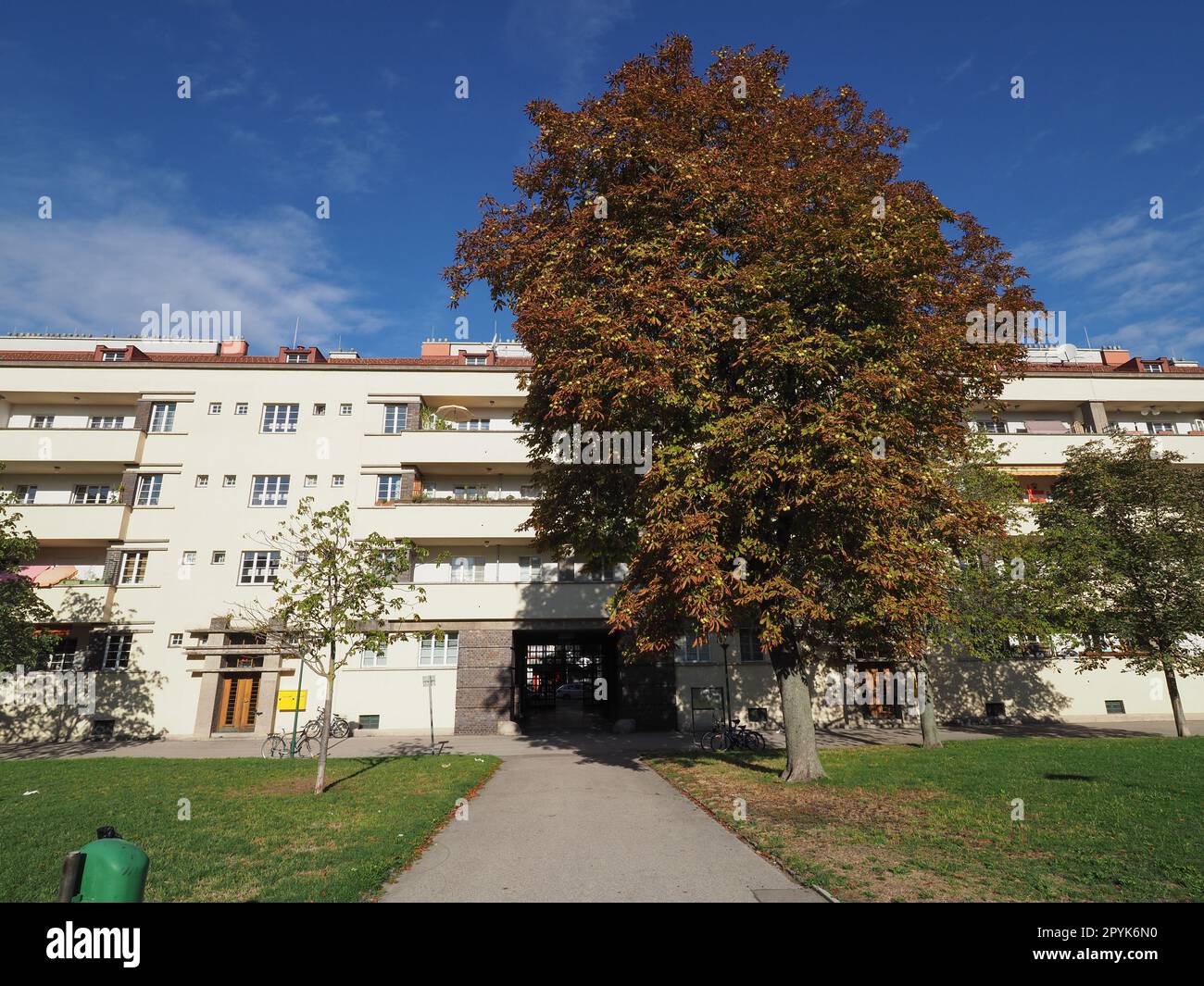 Gemeindebauten vienna hi-res stock photography and images - Alamy