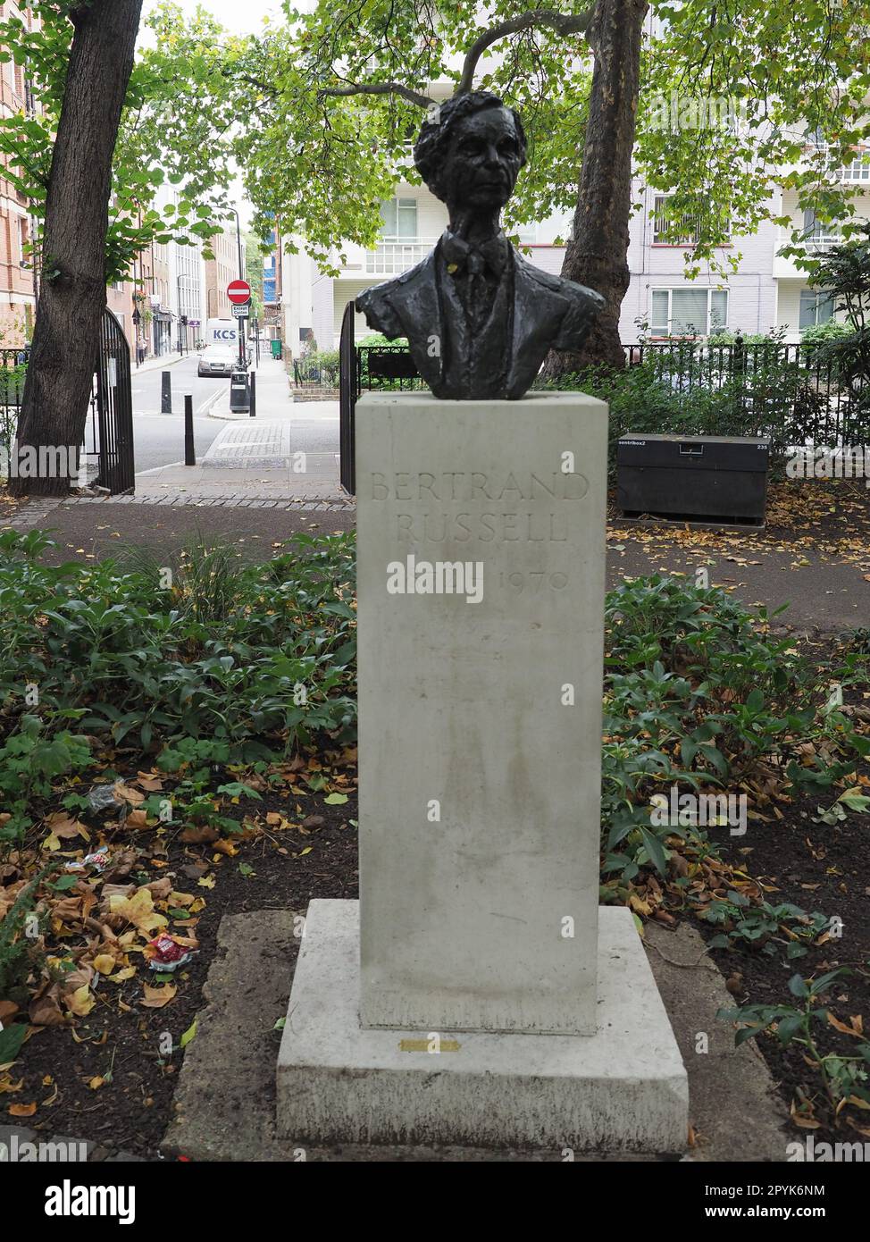 Russell statue in London Stock Photo - Alamy