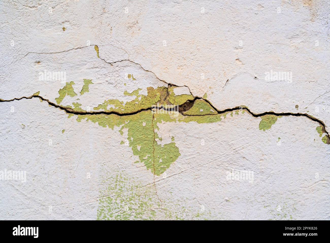 Plaster wall crack pattern hi-res stock photography and images - Alamy