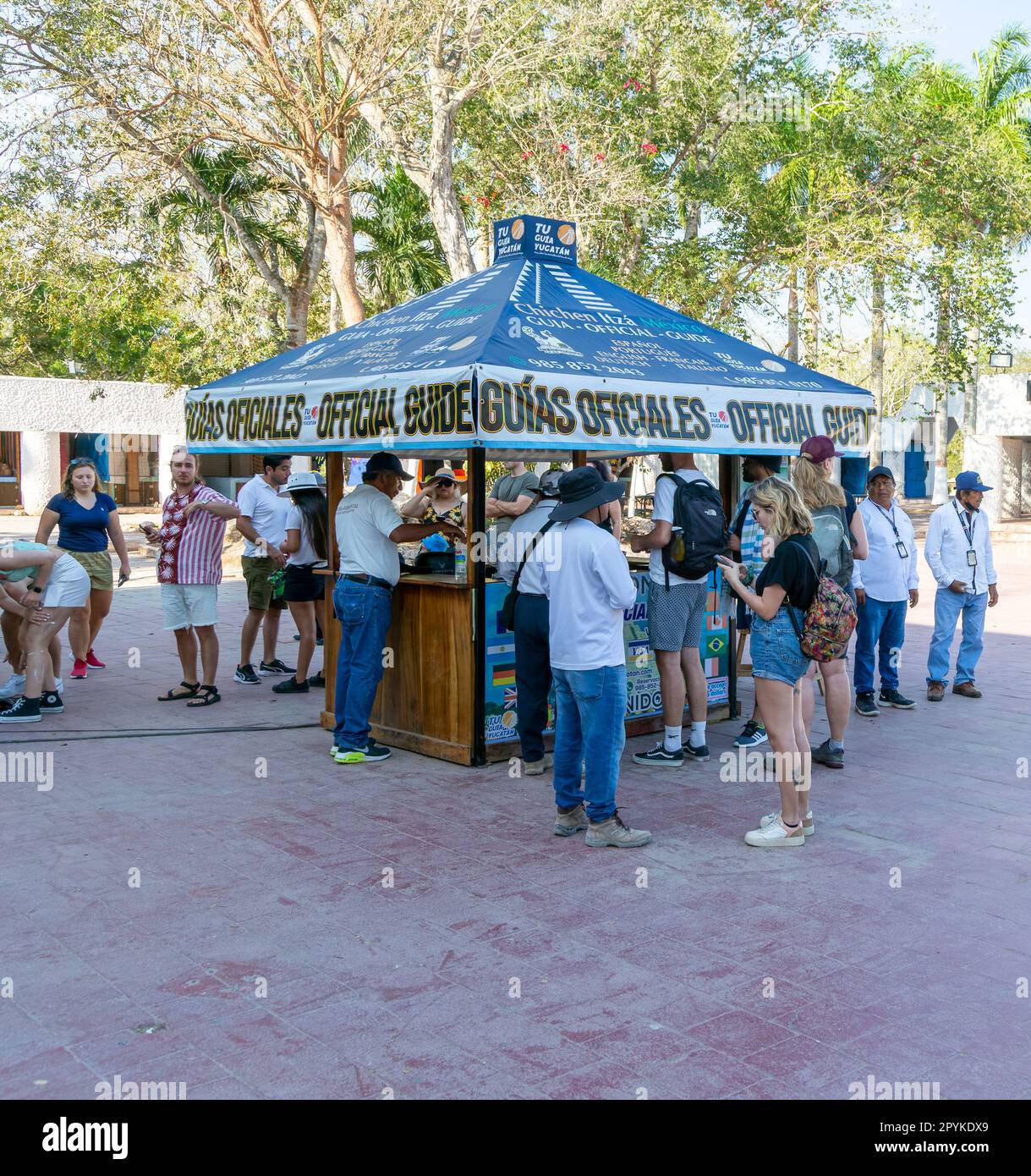 Offical Guides booth at Chichen Itzá, Mayan ruins, Yucatan, Mexico ...